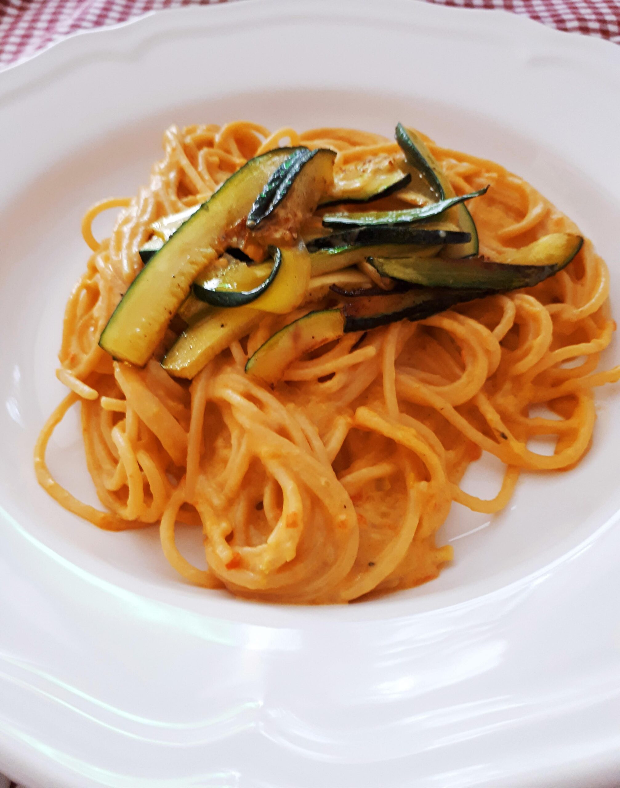 Spaghetti di Lenticchie con crema di peperoni - Sara - Ricette & Salute